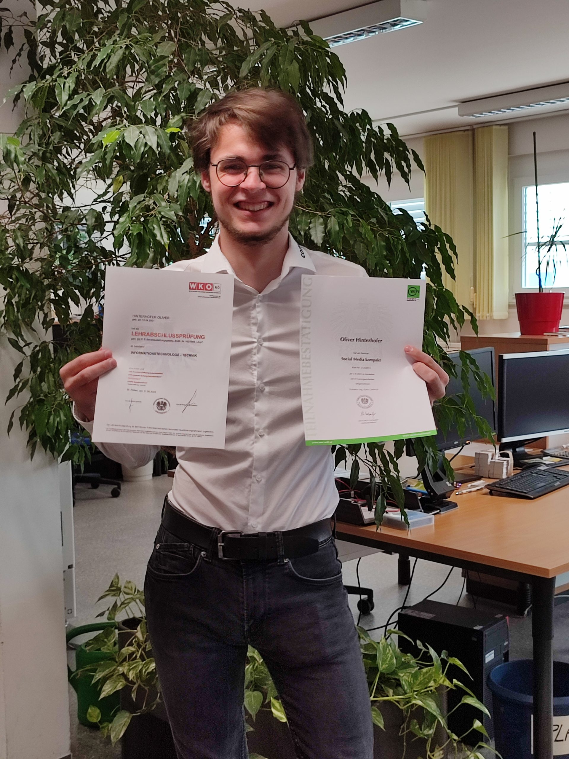 Wir gratulieren Oliver Hinterhofer zum Lehrabschluss & zur ...